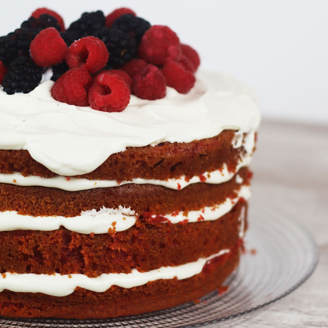 Bolo Red Velvet - Amoras & Mirtilos