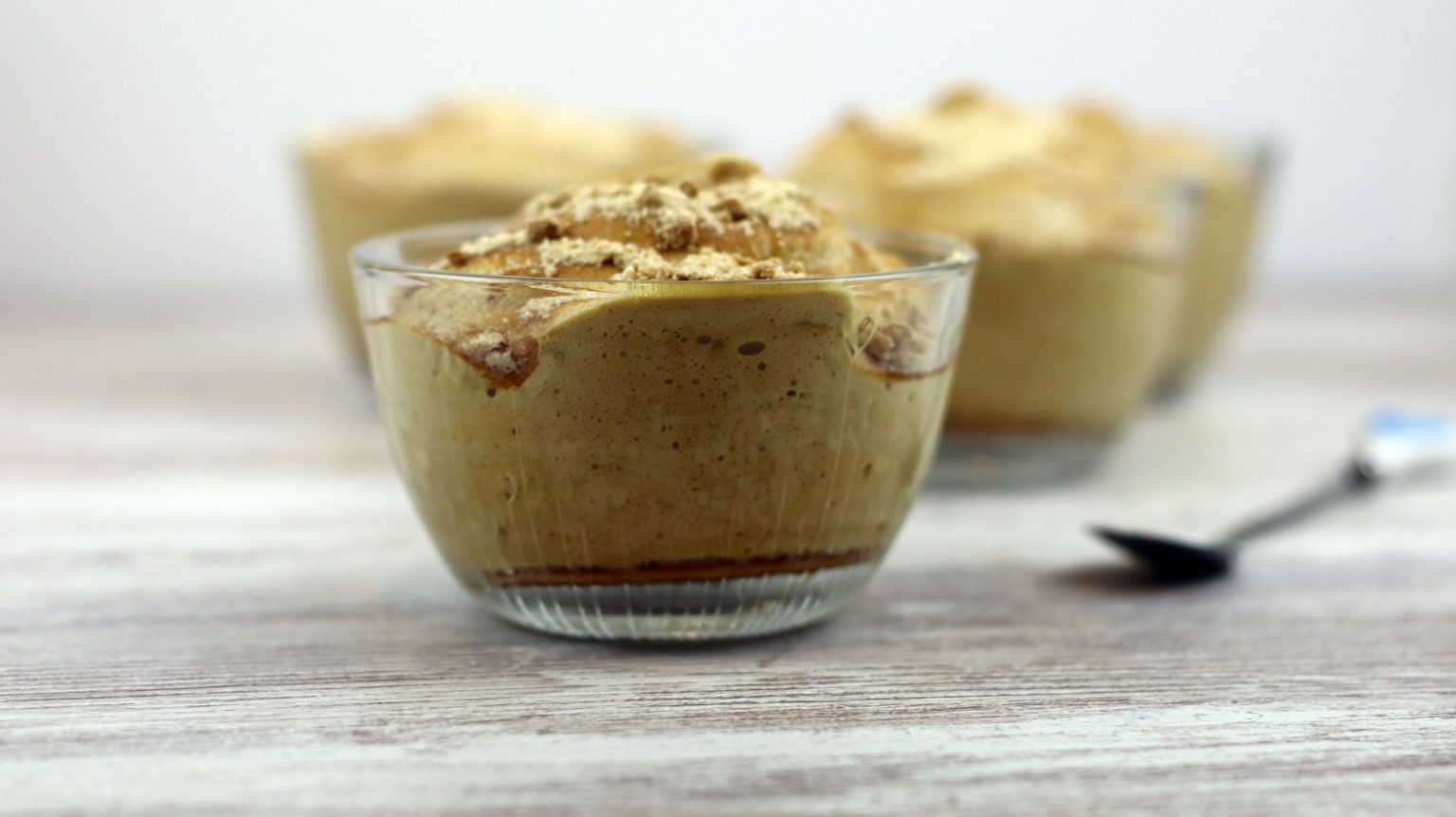 Mousse Mágica de Café - Amoras & Mirtilos